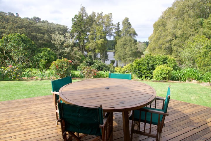 Rustic Retreat, Picturesque Lake View - Northland