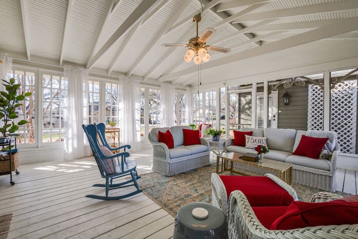 Victorian-style Getaway In Downtown Rockwall - Rockwall, TX