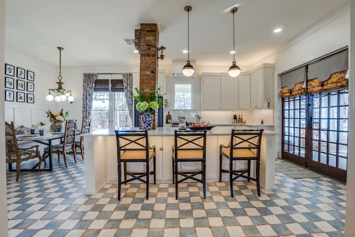 Victorian-style Getaway In Downtown Rockwall - Rockwall, TX