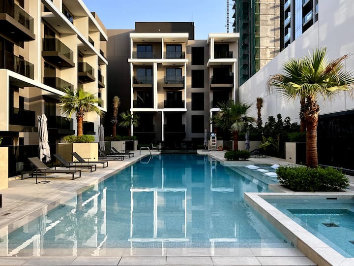 Brand New 2br Circle Mall View, Great Pool & Gym - Dubai