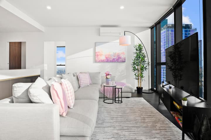 Skyline Comfort | Cosy 3br Getaway W/ Pool & Gym - Kensington