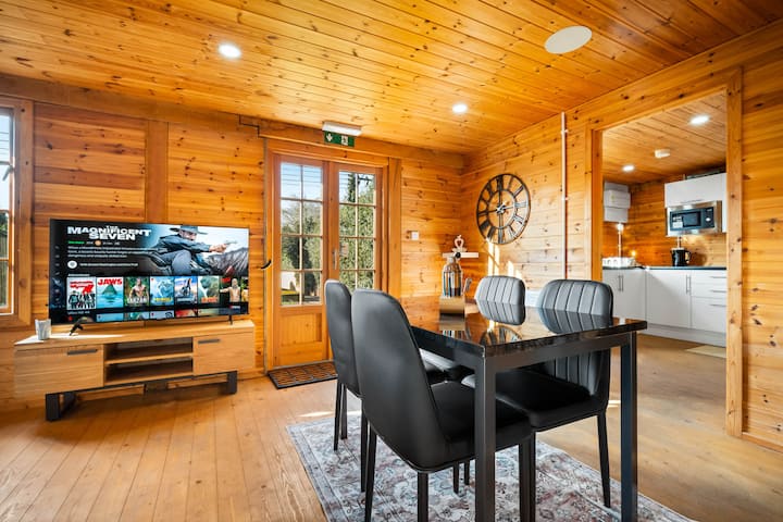 Modern-cozy Home In Harvington W/hot Tub - Bewdley