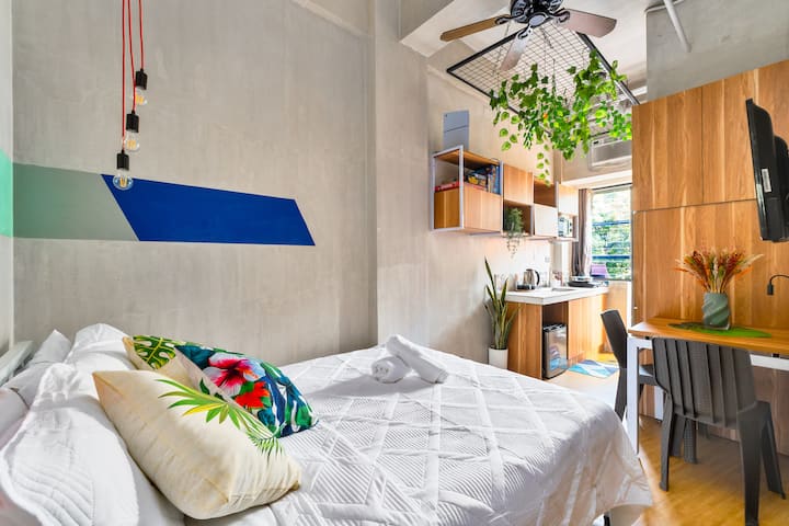 Rooftop Haven In The Heart Of Makati City - Metro Manila