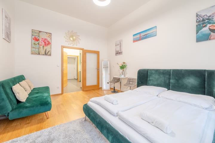 Mona’s Urban Nest Near City Center - Prague