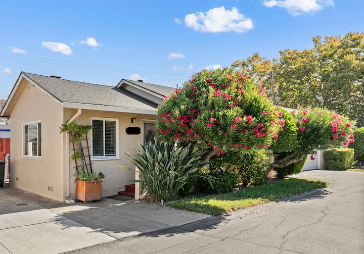 Jane's Home (V2a) | Upgraded Cottage W Garage+hvac - Redwood City, CA