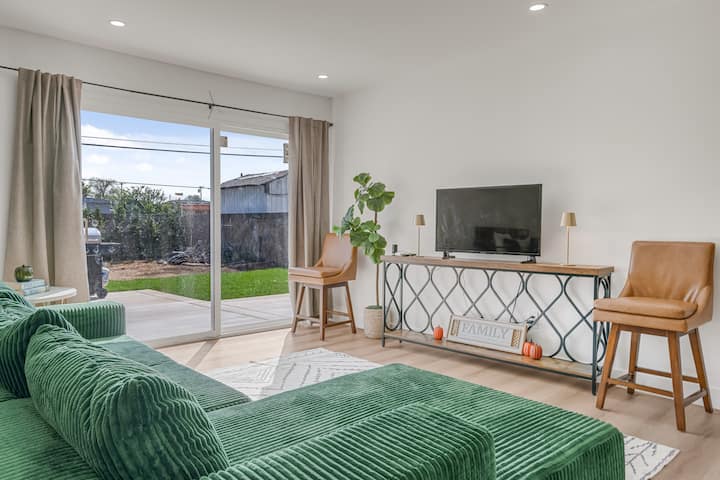 Modern Studio Getaway – Quiet & Cozy - Compton, CA