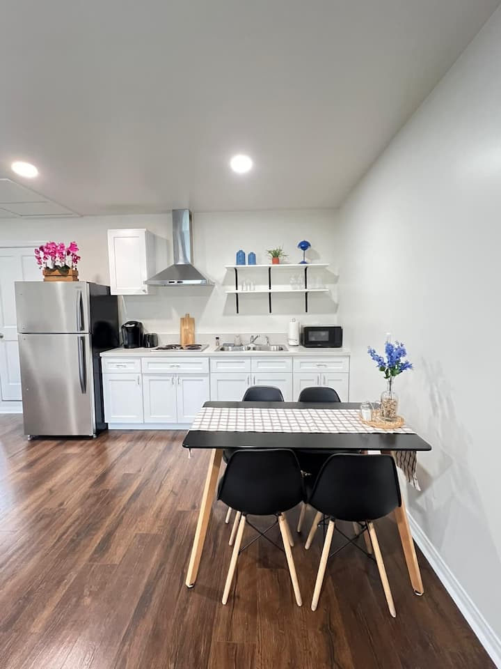 Private Guest House Studio | Independent Entrance - Santa Clarita, CA