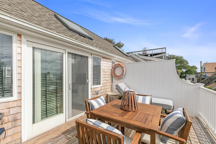 Charming East End Escape - Parking - Water Views - Provincetown, MA