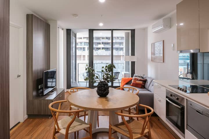 Stylish 2brs Fully Furnished Exceptional Amenities - Melbourne