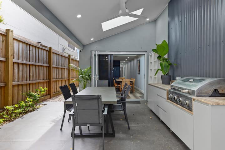 Modern 3br With Alfresco Dining & Garage - Sydney