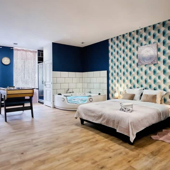 Baignoire Balnéo, Baby-foot & Wifi Fibre - Roubaix