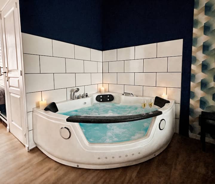 Baignoire Balnéo, Baby-foot & Wifi Fibre - Roubaix