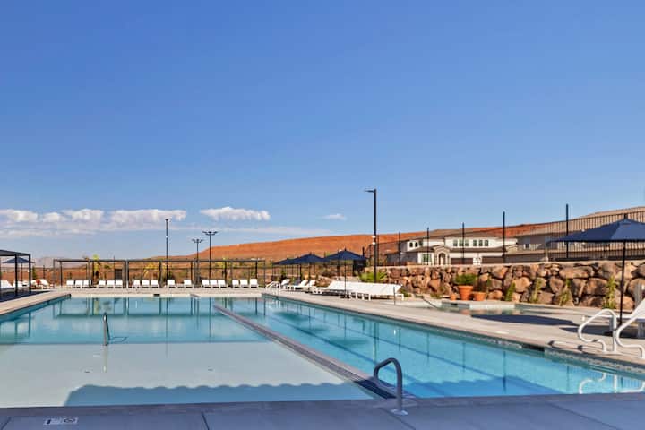 Heated Pool & Pickleball, 3br/3ba W Ev Charger - Washington, UT