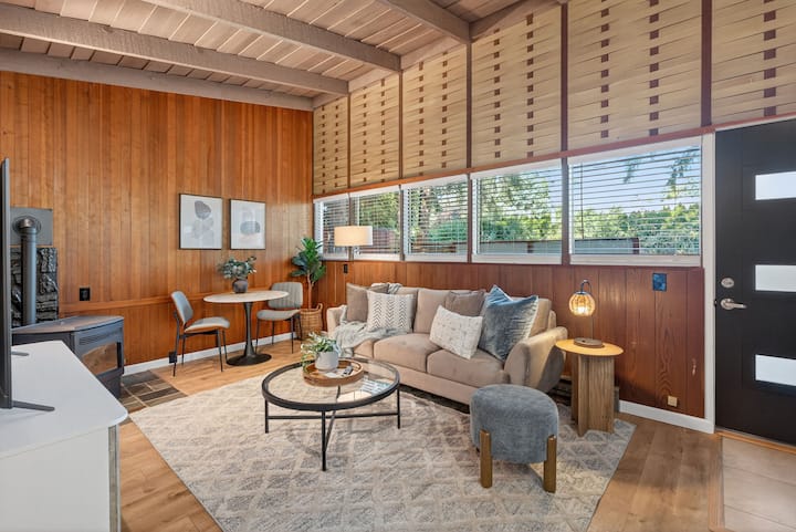 Mid-century Hideaway | Near Forest Park - Beaverton, OR