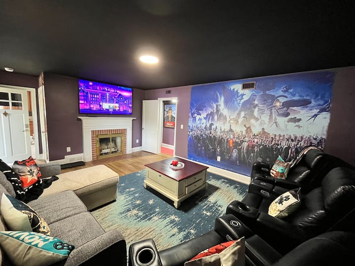 Movie Magic: The Scene-stealer *75in Tv*sleeps 10* - Winston-Salem, NC