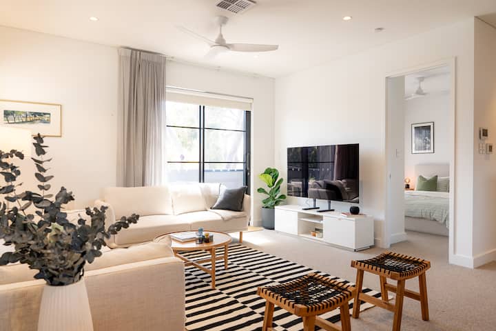 Stylish 3-br Retreat With Rooftop Terrace In Como - Perth
