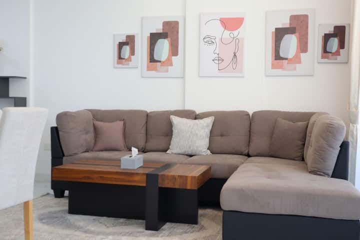 Luxury 2br In Masdar City W/poolside - Abu Dhabi