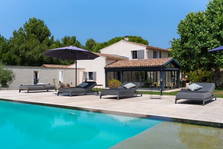 Mas Provençal Avec Piscine Chauffée – 12 Pers - Sénas