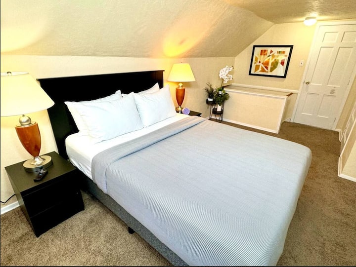 4 Bedroom, Near Downtown, And Centrally Located - Utopia Beach Club