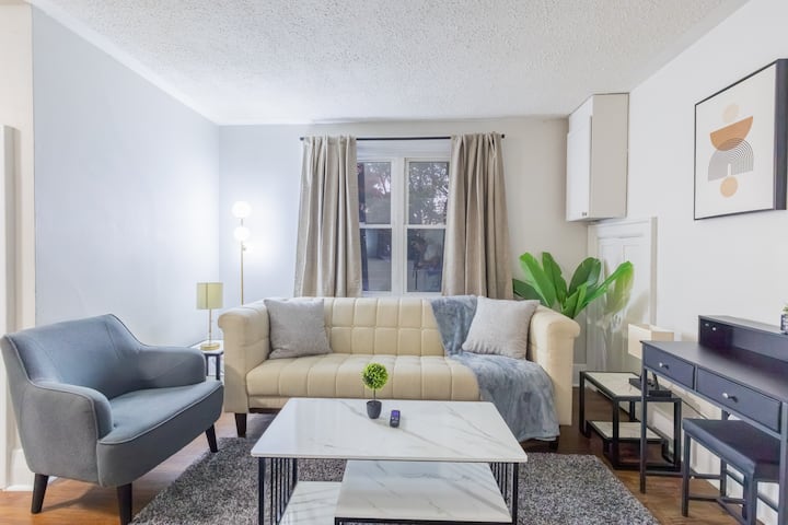 Cozy King Bed+full Kitchen | 3 Min > Argyle Mall - London