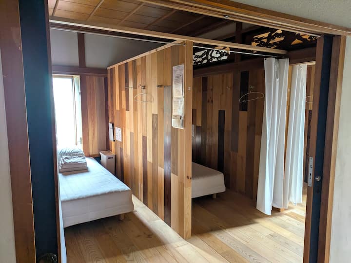 【女性専用ドミトリー】トビチ商店舎Koten 旧旅館を改装した新感覚ホステル - Okaya