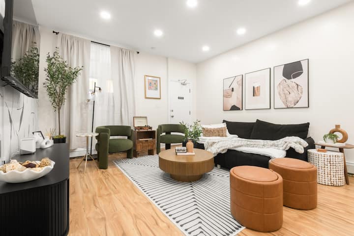 Chic 3br Near Nyc | Accessible + Private Yard -