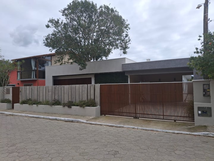 Casa Ampla, Moderna E Solar - Florianópolis