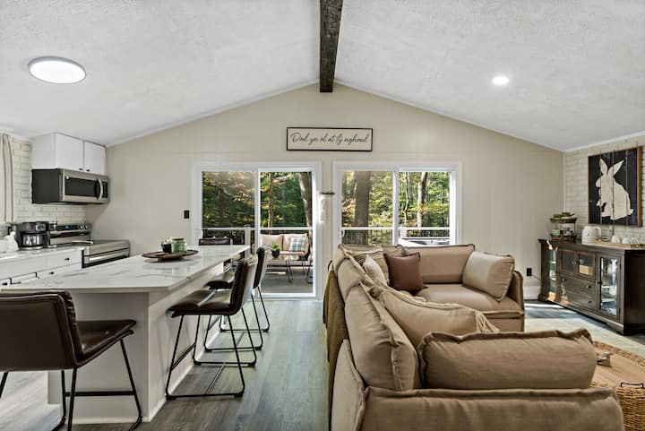 Cozy Cottage, Hot Tub, Fireplace, In The Trees - États-Unis
