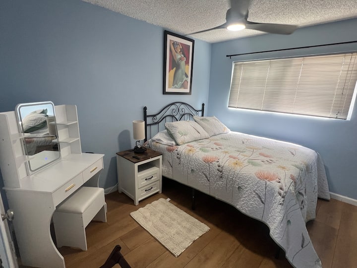 South Gate - Quick Drive To Hollywood & Beaches - South Gate, CA