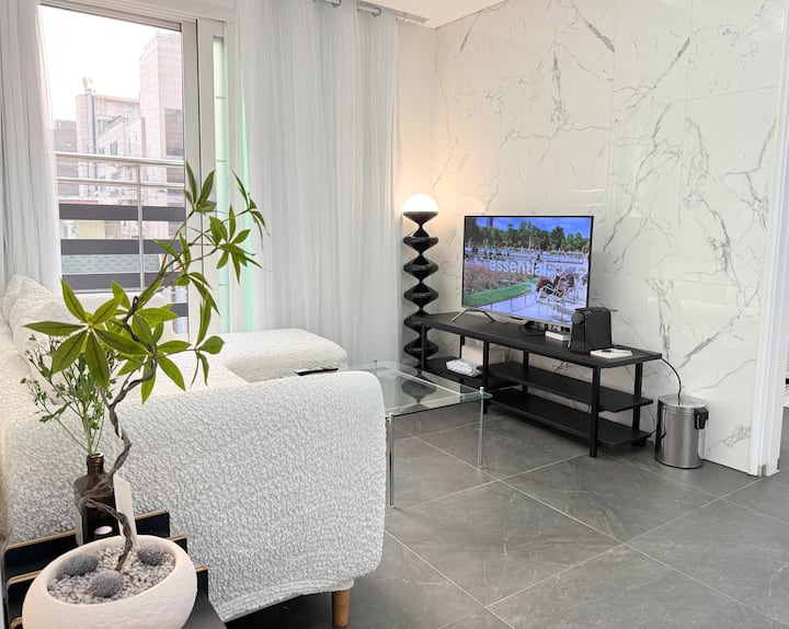 서초교대역 3분 #Aether House#elevator Near Gangnam - Seoul