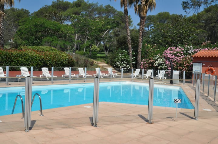 Studio Avec Terrasse Parking Piscine, Proche Golf - Mouans-Sartoux