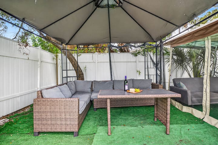 4br Tampa Oasis: 2 Gazebos Near Midtown & Stadium - Tampa