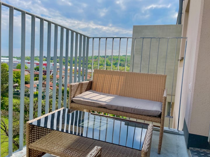Free Parking | Stylish | Balcony - Schwechat