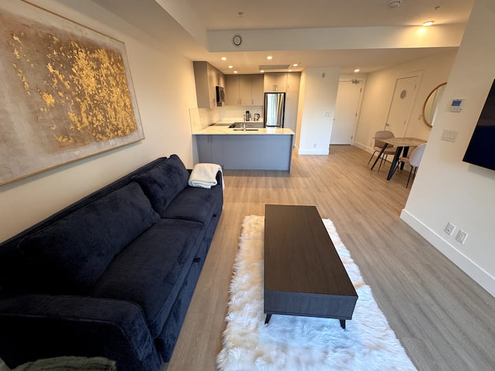 Modern 1br Suite At The Royale W/ Deck & Parking - Langford