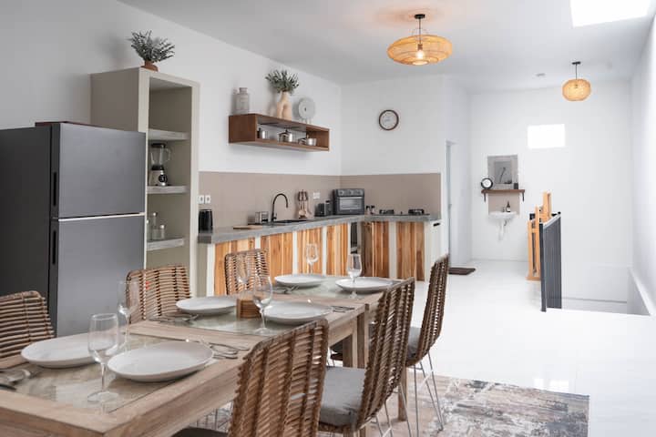 Luxury 3 Bedroom +Large Kitchen Diner + Fast Wi-fi - Lombok