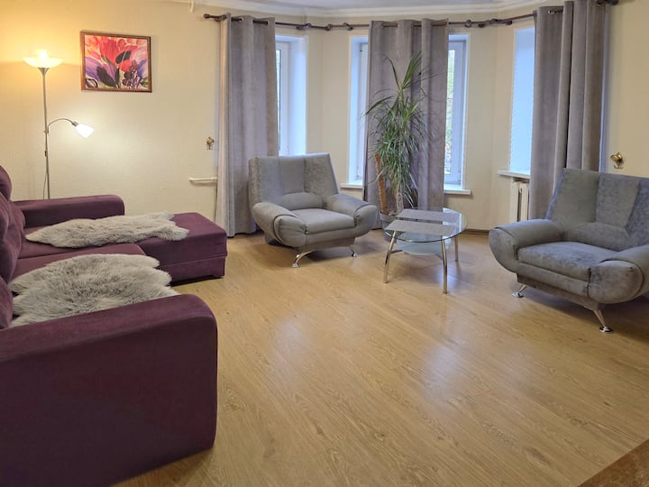 Bright Two-room Flat Near Kontraktova Metro - Kiev