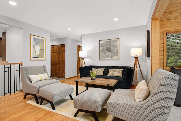 Elevated Eliot Escape - Pet Friendly & Park Access - Minnetonka, MN