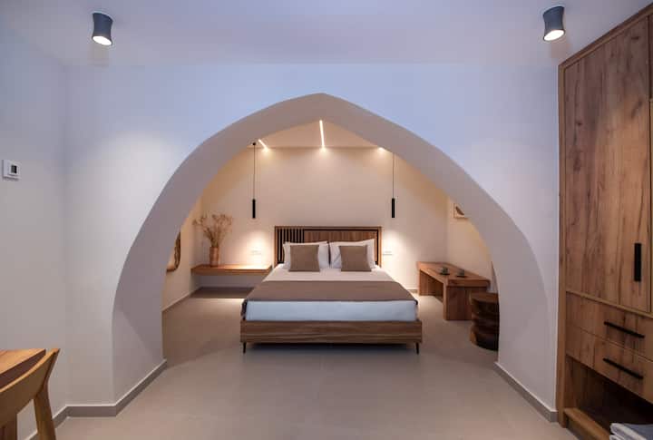 Bōw Ground Floor Luxury Apt-in Chania Old Town! - Hanya