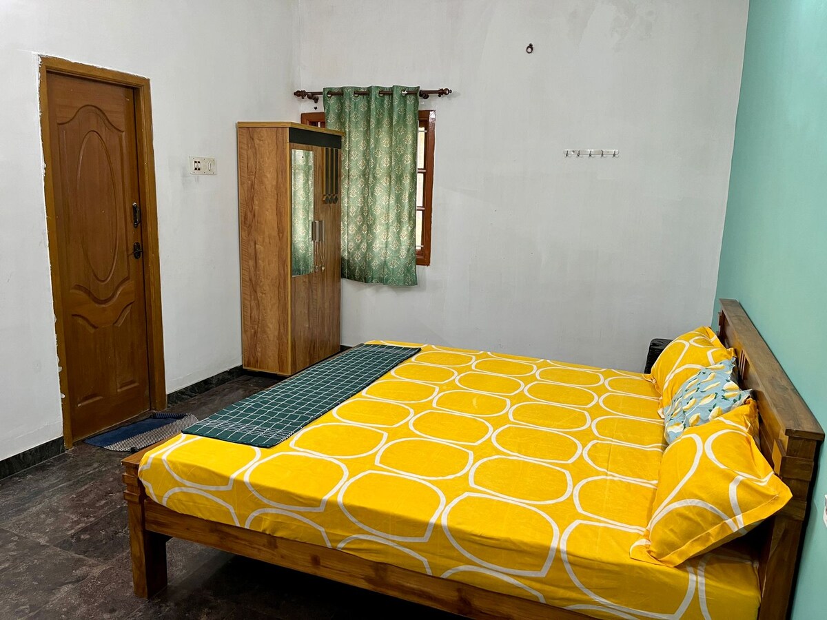 El alojamiento más cercano al centro de yoga Isha de Shivalaya - Casas ...
