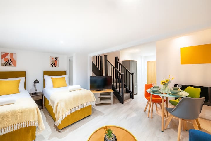 The Maisonette Suite – Deluxe Quadruple Ensuite - Fareham