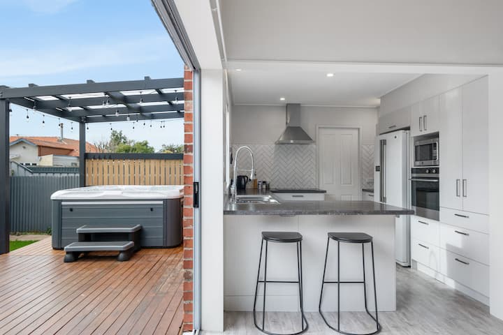 Beautiful Beach Retreat - 3 Minutes From The Beach - Dunedin