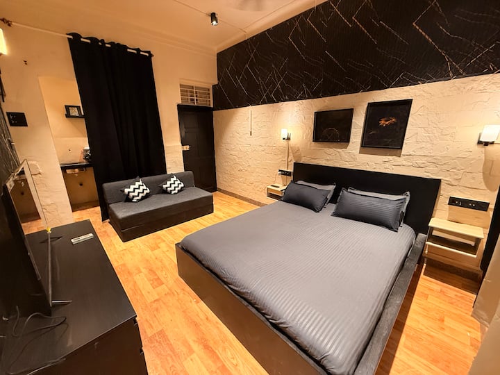 Elite Royale · 2bhk · Bathtub · 1 Min To Sea, Juhu - Mumbai