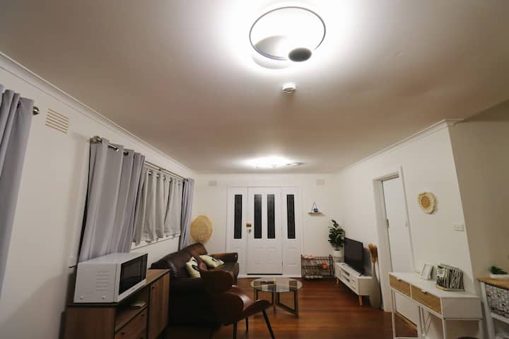 Timeless Allure Walk To Train+close To Eastland - Bayswater