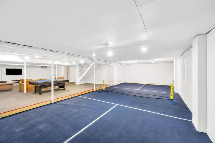 Bridgehampton Designer Home W/ Pool + Pickleball - The Hamptons, NY