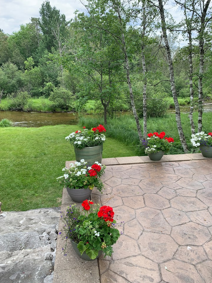 Quiet Home On The Au Sable - Grayling, MI