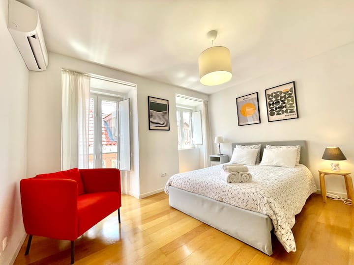 Spacious 2br Apartment @ Santa Catarina Viewpoint - Lisbon