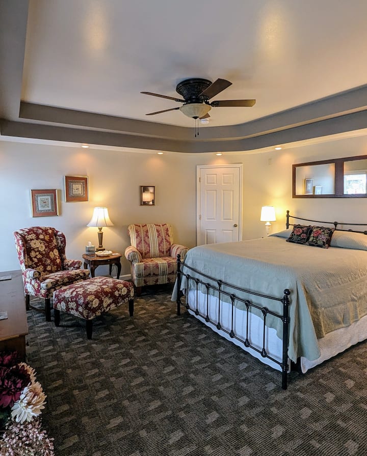 The Heart Of Downtown Marshall! - Peninsula, Albion