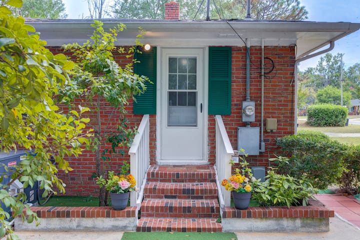 Comfy One-bedroom, Private Suite Near Everything! - Fayetteville, NC