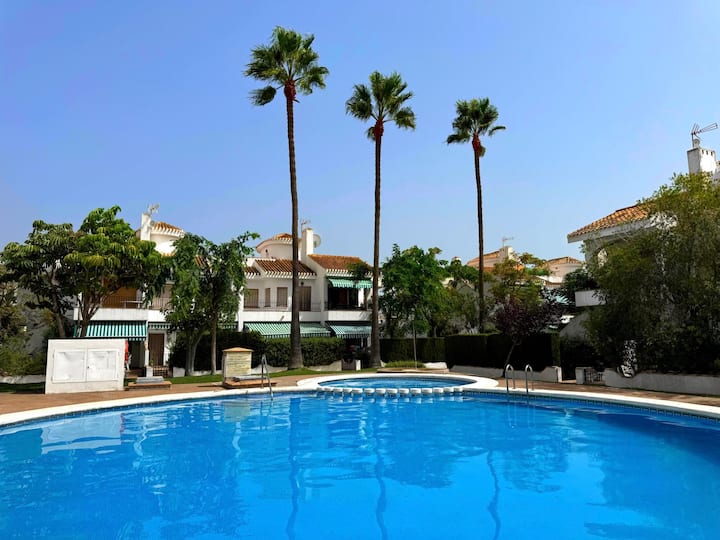 Calalombriz Suites: Villa In Orihuela Costa Resort - Pilar de la Horadada