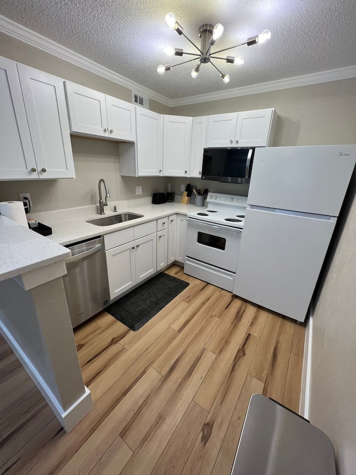 ★Exclusive Furnished Private Condo!★ N. Dallas - Plano, TX